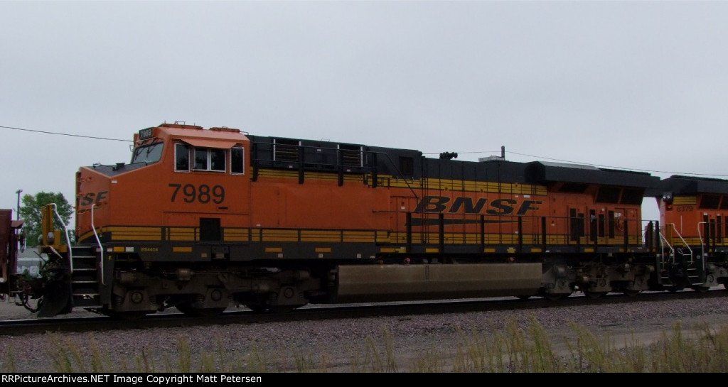 BNSF 7989